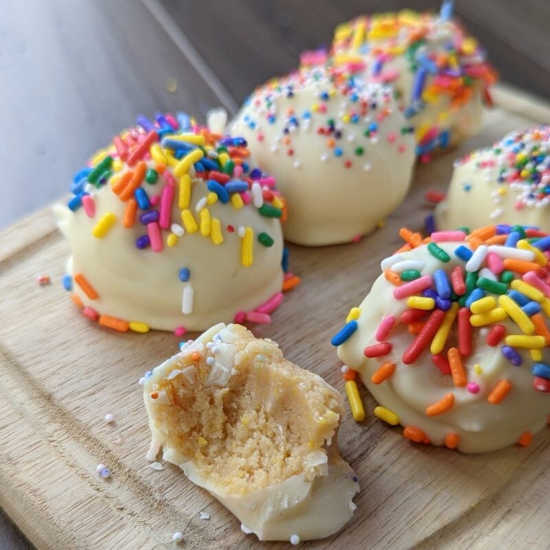 Easy Protein Cake Balls {Tastes like Cake Pops!) 123 calories - Health Beet